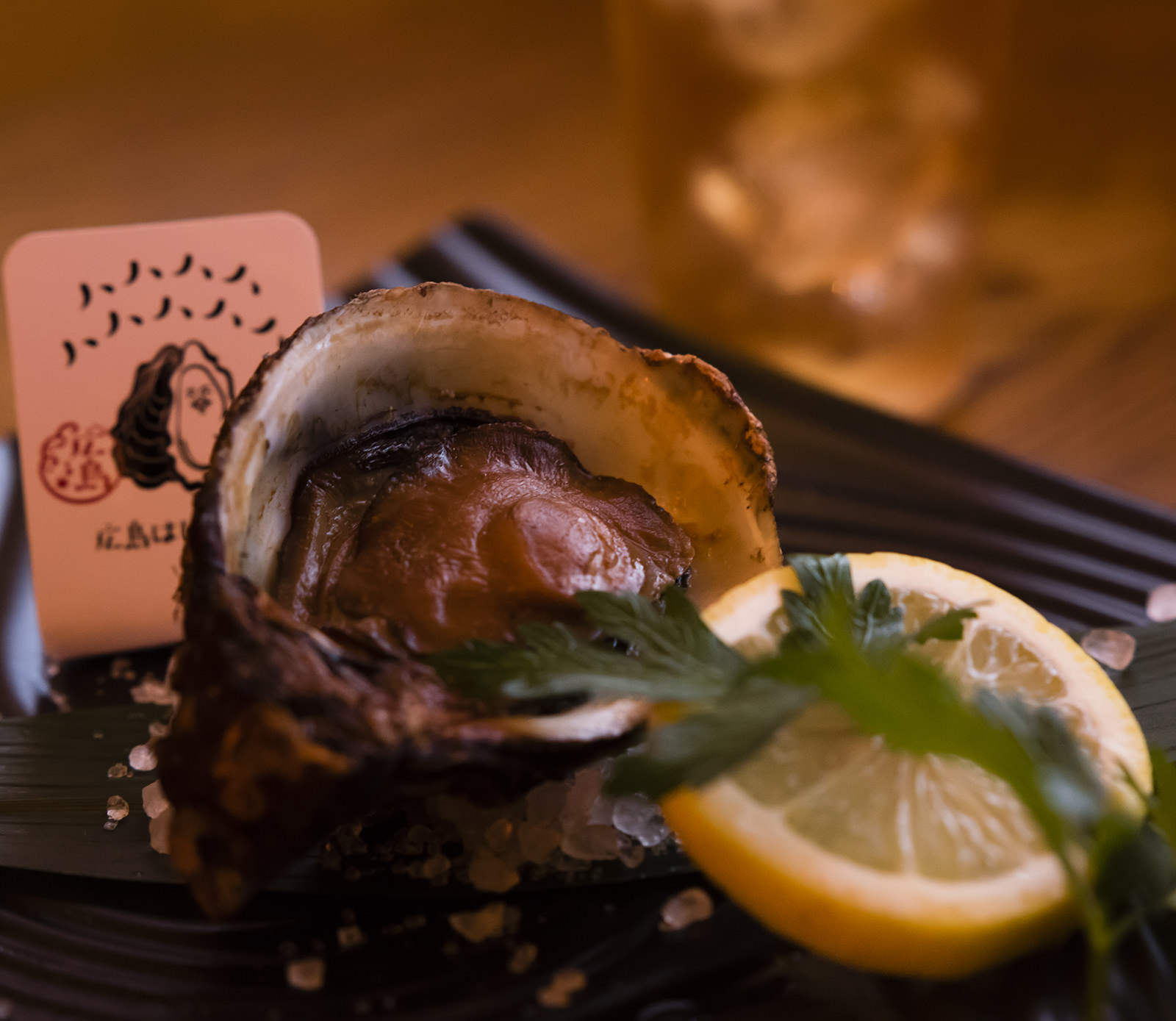 広島はしご牡蠣の｢殻付き牡蠣の燻製｣メニュー | カンパイ!広島県 牡蠣ングダム